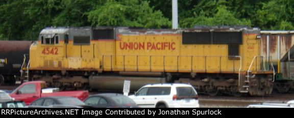 UP 4542, side and partial end view